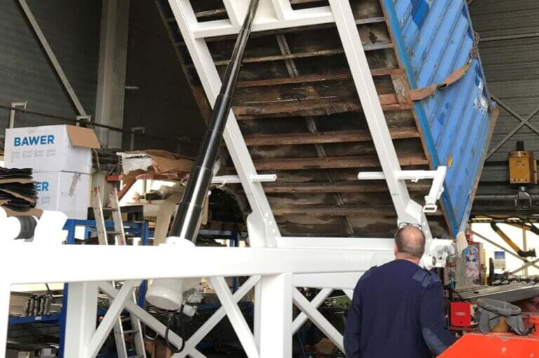 Tipping platform - VAKO Transport Systems