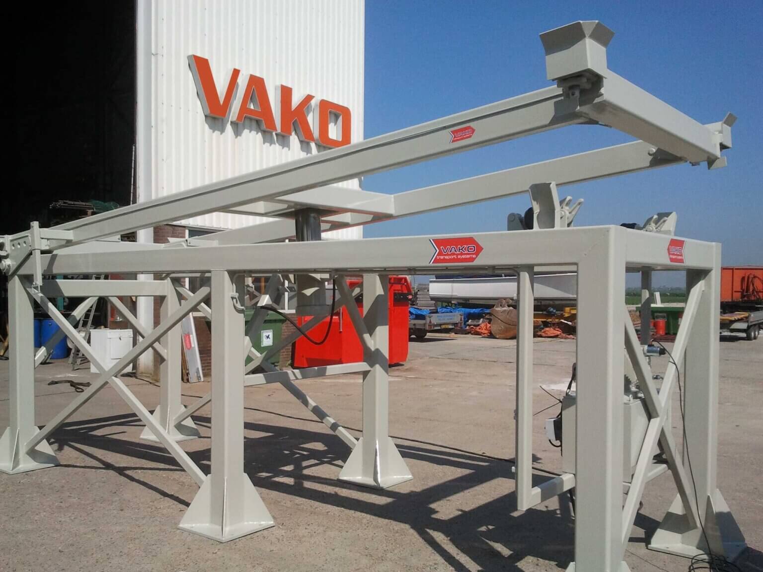 Tipping platform - VAKO Transport Systems
