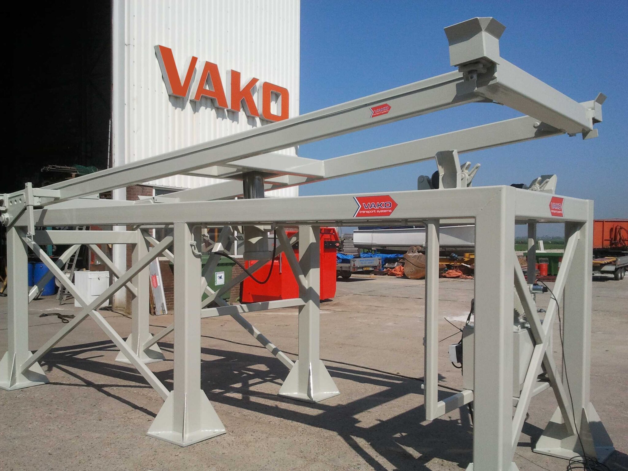 Tipping platform - VAKO Transport Systems